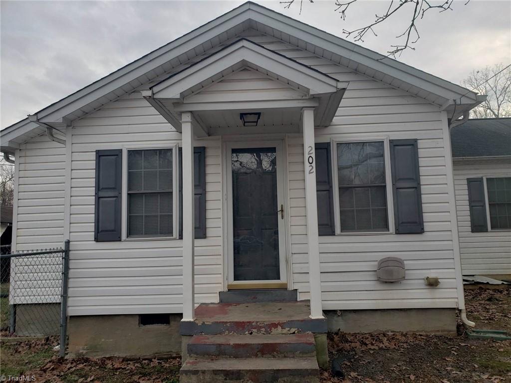 202 Sharon Ave, Asheboro, NC 27203 - MLS 1093227 - Coldwell Banker