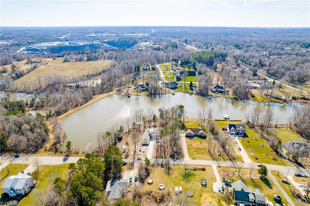 1138 Edgemont Rd, Greensboro, NC 27406 - MLS 1095068 - Coldwell Banker