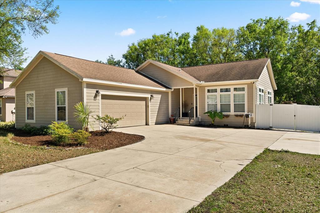 780 Old Mt Dora Rd, Eustis, FL 32726 - MLS O6291003 - Coldwell Banker