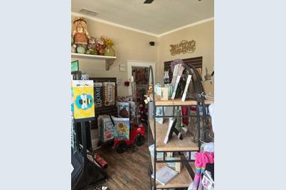 1304 S Collins St, Plant City, FL 33563 - MLS T3441280 - Coldwell Banker