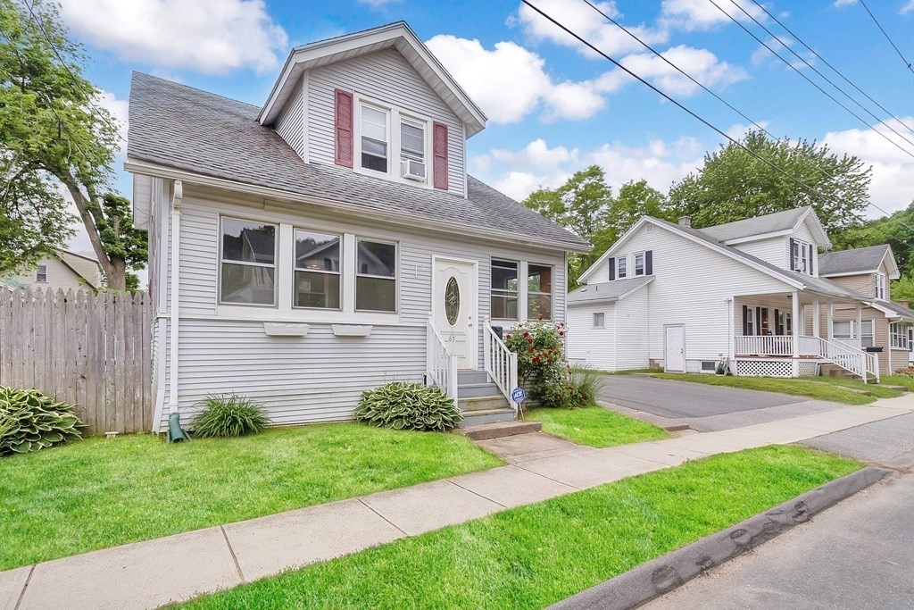 67 Armstrong St, West Springfield, MA 01089 - MLS 72991540 - Coldwell ...