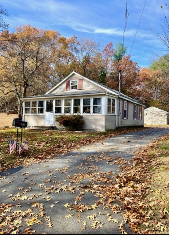 37 Harding St, Chelmsford, MA 01863 - MLS 73064099 - Coldwell Banker