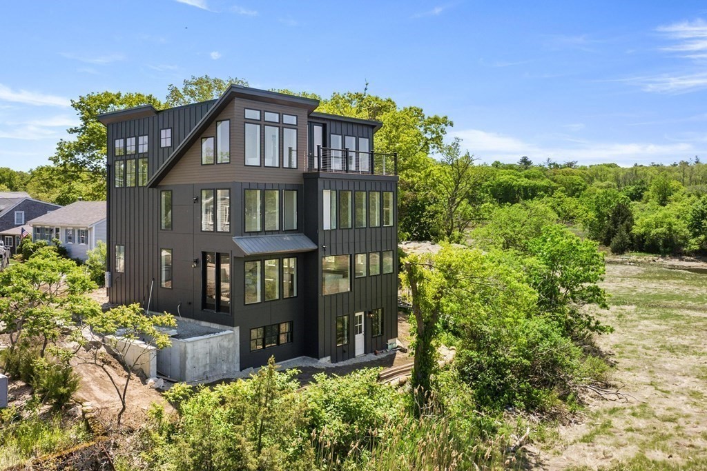 10 Chestnut Pl, Hingham, MA 02043 - MLS 73113996 - Coldwell Banker