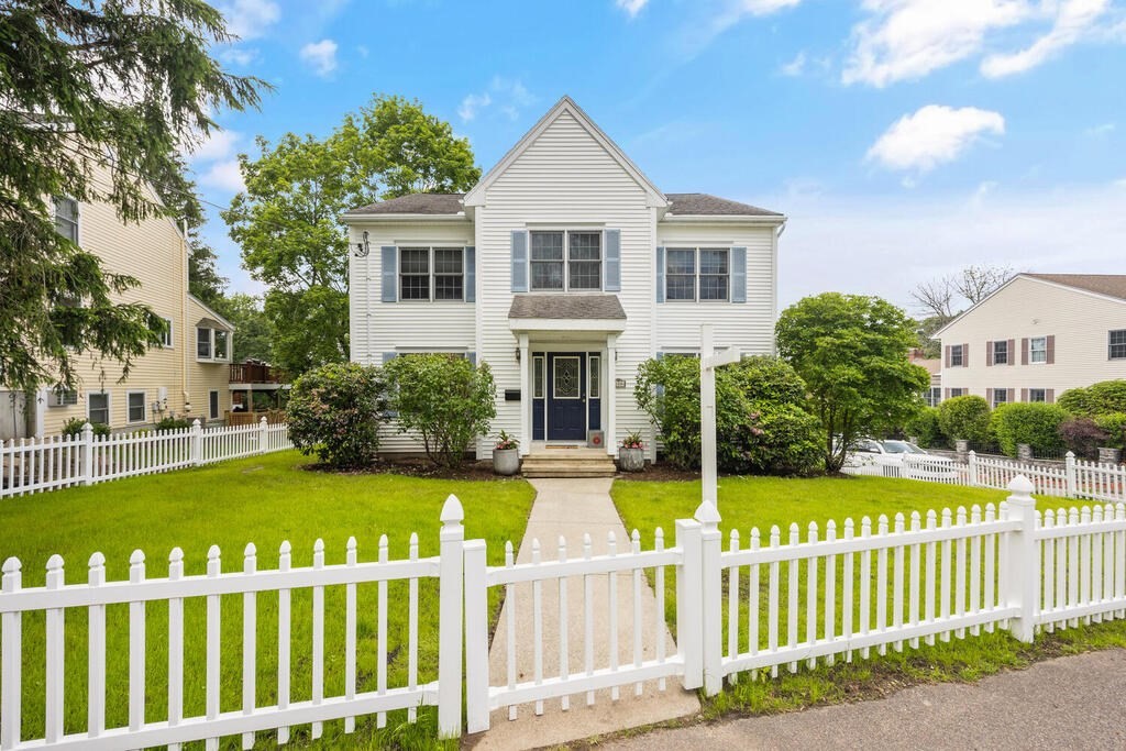 199 Hunnewell St, Needham, MA 02494 - MLS 73125038 - Coldwell Banker