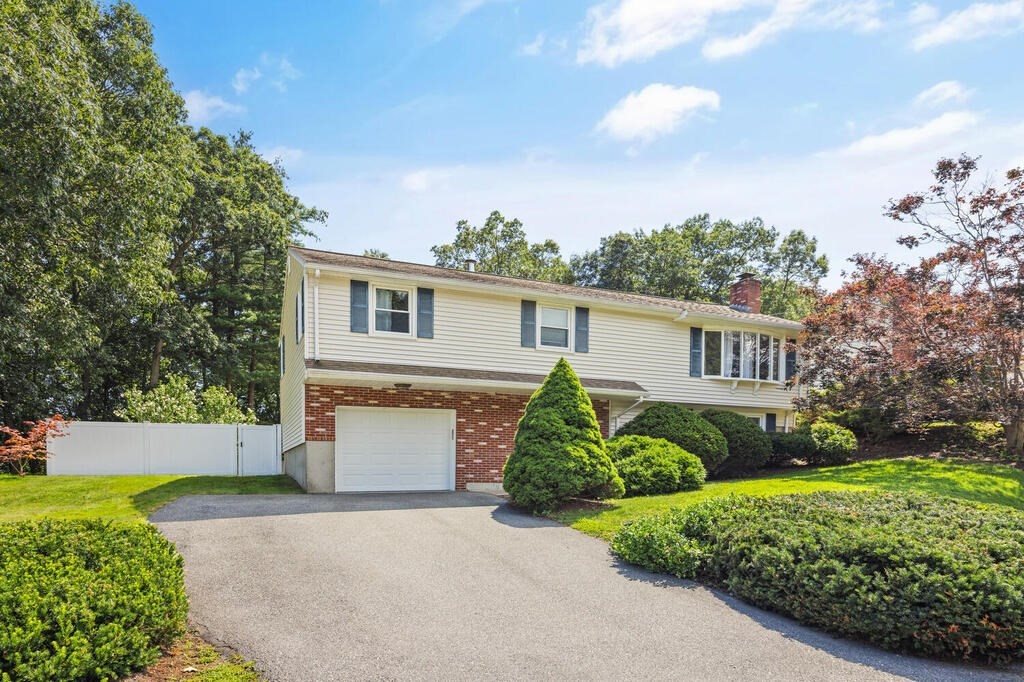 15 Ganley Dr, Burlington, MA 01803 - MLS 73143825 - Coldwell Banker