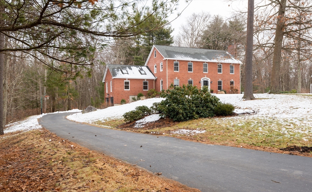 12 Brook Meadow Ln, Georgetown, MA 01833 - MLS 73200609 - Coldwell Banker