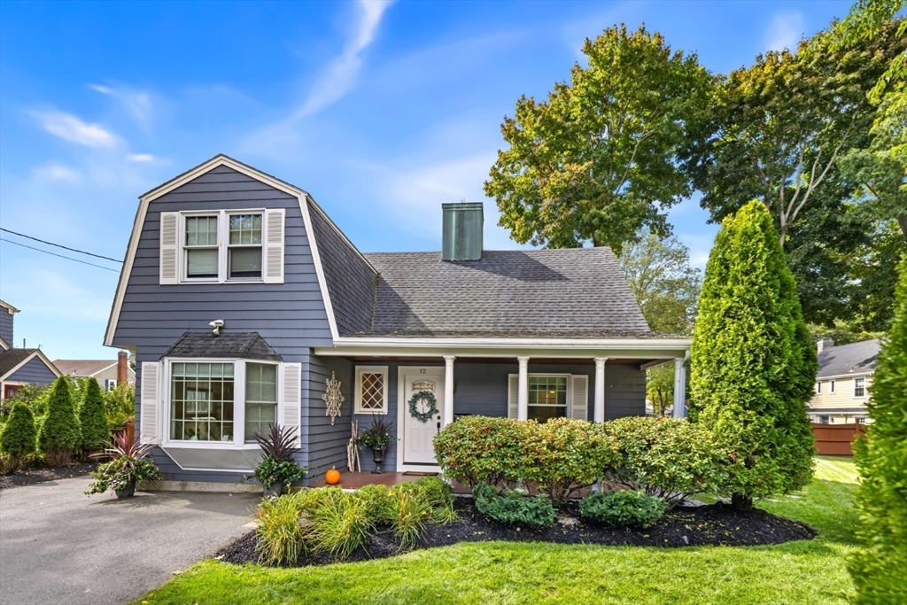 12 Lakeview Dr, Lynnfield, MA 01940 - MLS 73296831 - Coldwell Banker