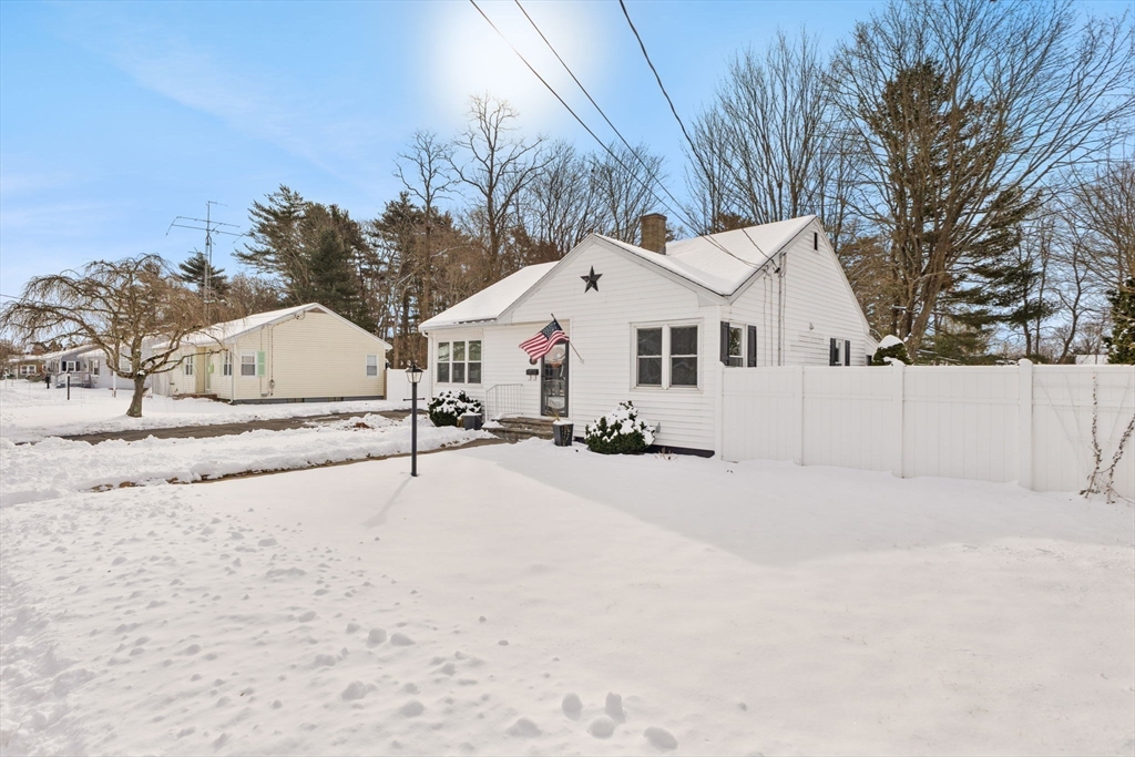 10 Lisa Ave, Acushnet, MA 02743 - MLS 73334673 - Coldwell Banker