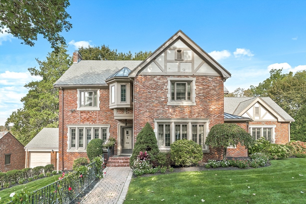 104 Woodchester Dr, Newton, MA 02467 - MLS 73441219 - Coldwell Banker