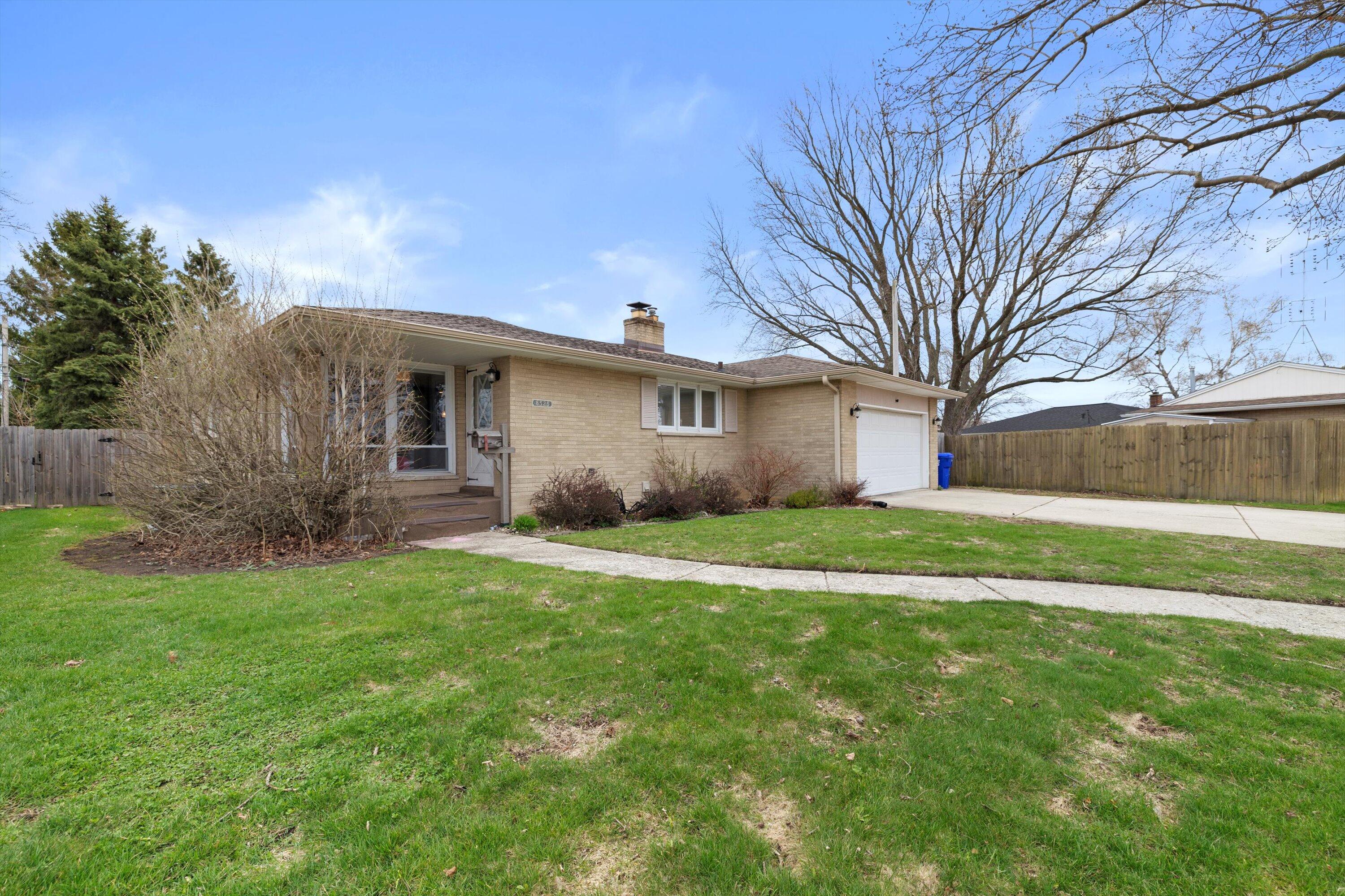 8525 37th Ave, Kenosha, WI 53142 - MLS 1914976 - Coldwell Banker