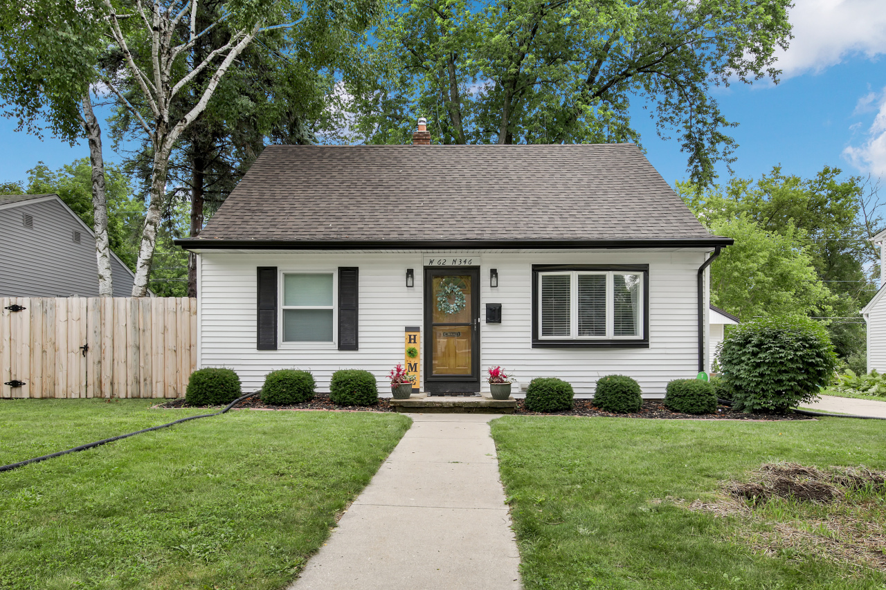 W62N346 Hanover Ave, Cedarburg, WI 53012 - MLS 1931165 - Coldwell Banker