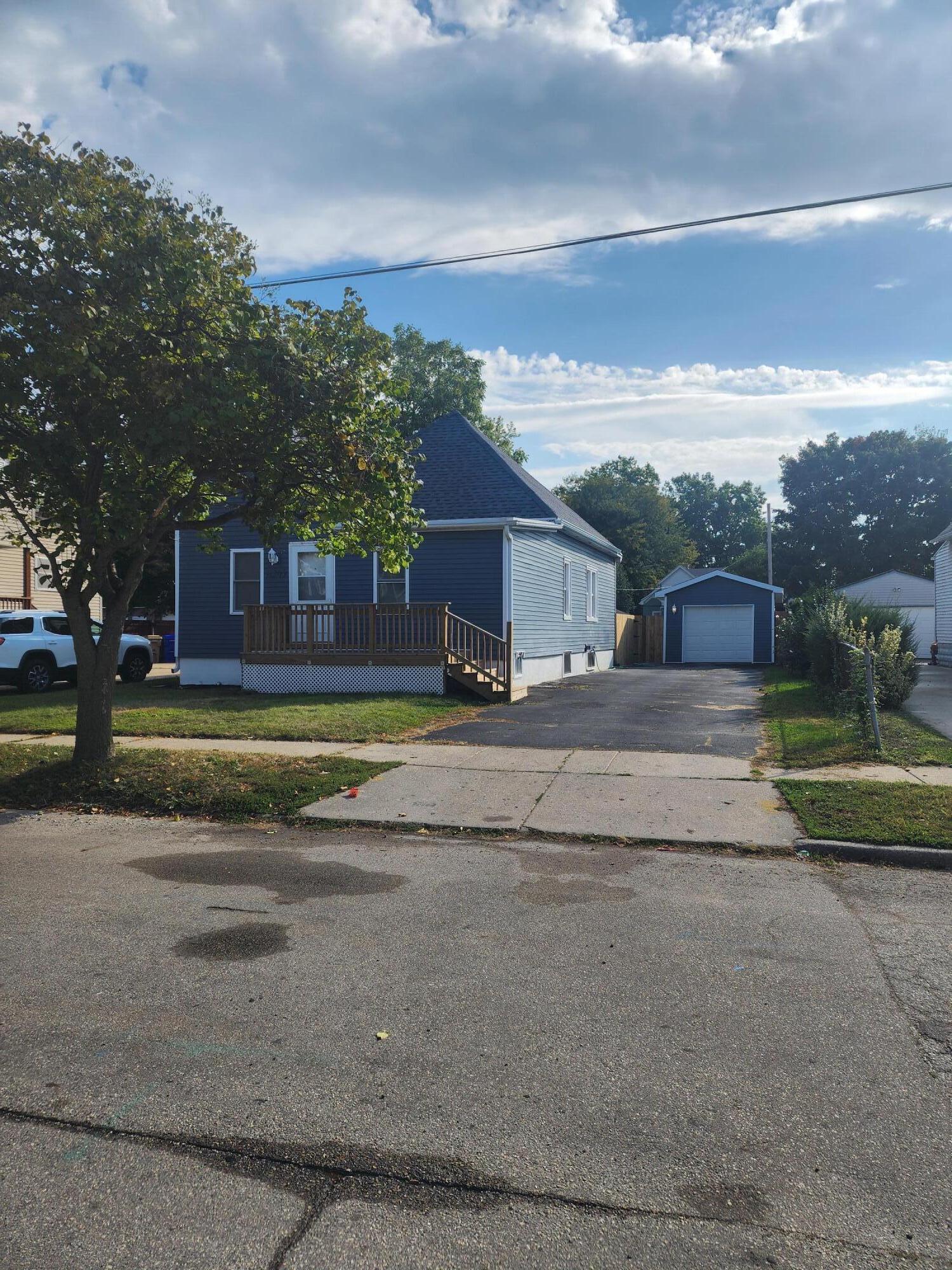 6205 32nd Ave, Kenosha, WI 53142 - MLS 1938992 - Coldwell Banker