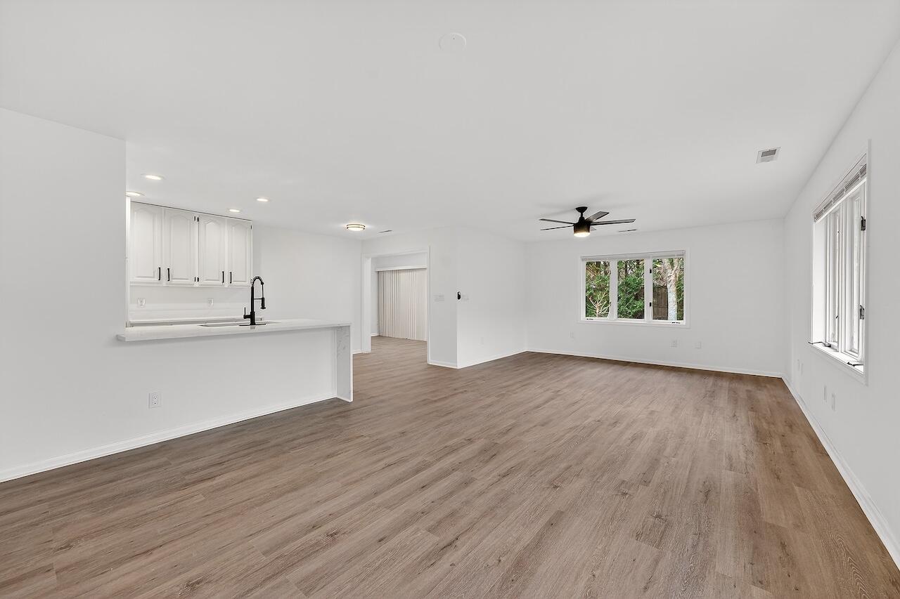 7419 Mequon Square Dr, Mequon, WI 53092 - MLS 1951910 - Coldwell Banker