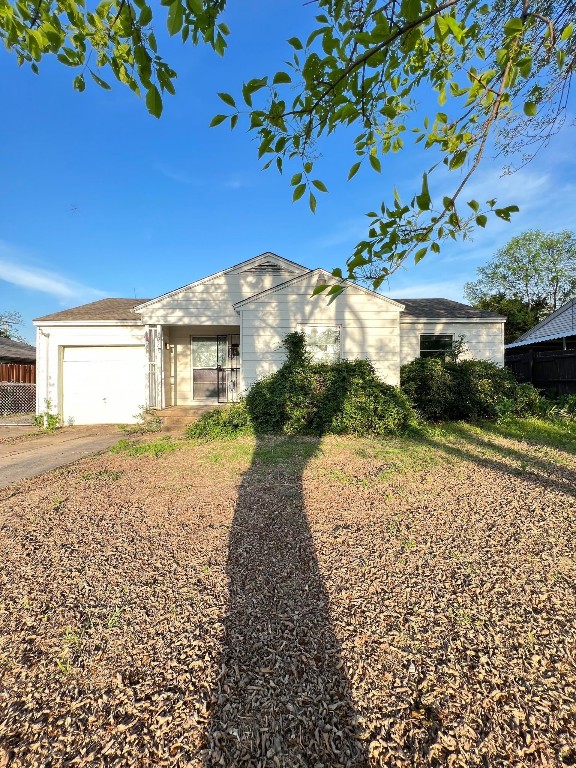 905 SW 4th St, Grand Prairie, TX 75051 - MLS 20295823 - Coldwell Banker