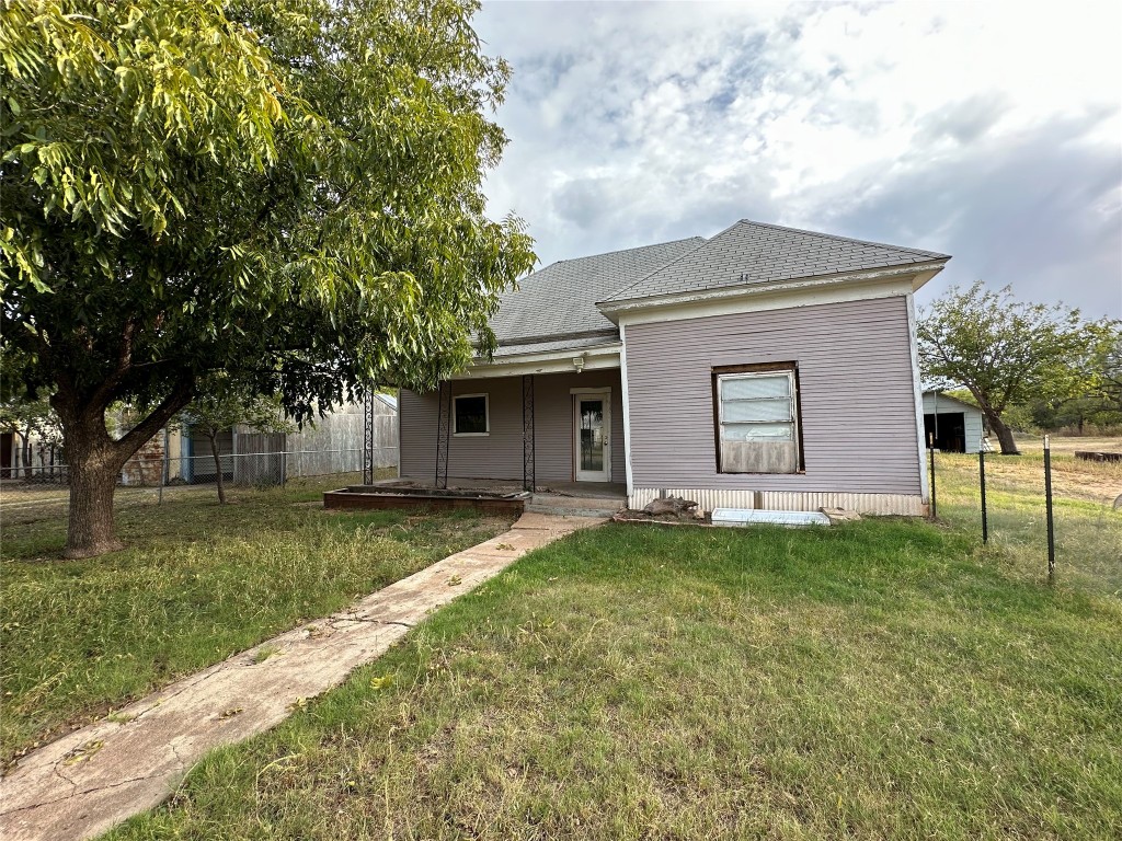 810 Texas St, Stamford, TX 79553 - MLS 20461971 - Coldwell Banker