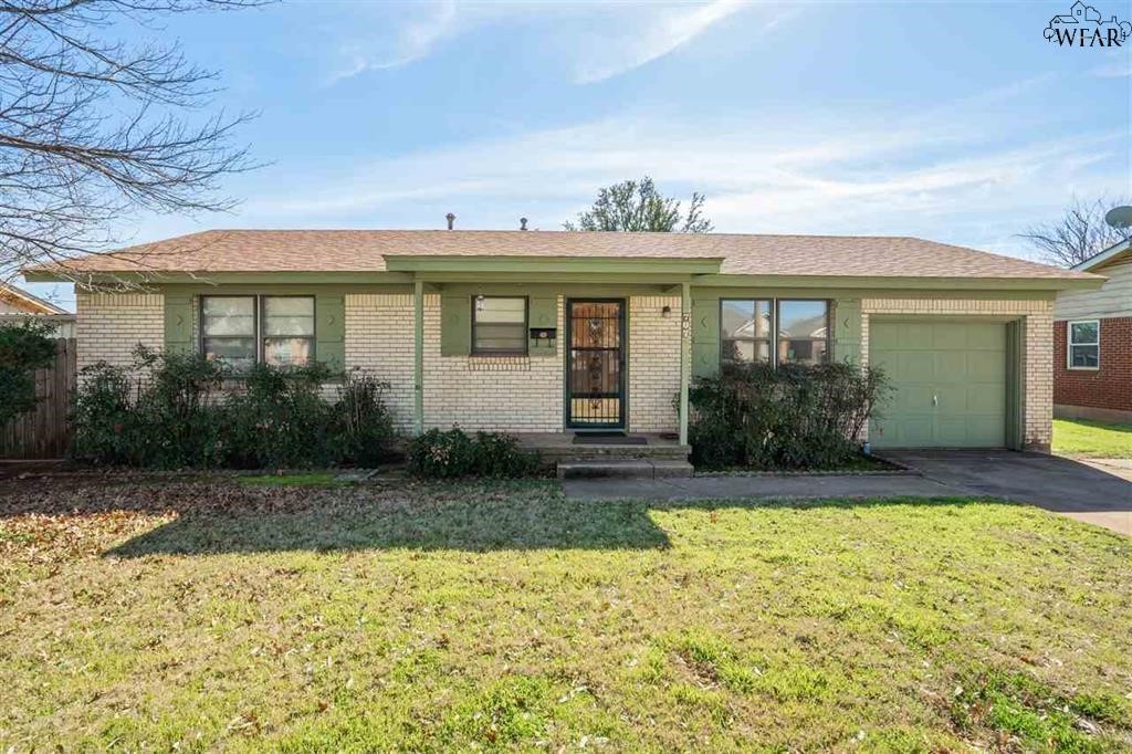 707 W Magnolia, Iowa Park, TX 76367 - MLS 20543629 - Coldwell Banker