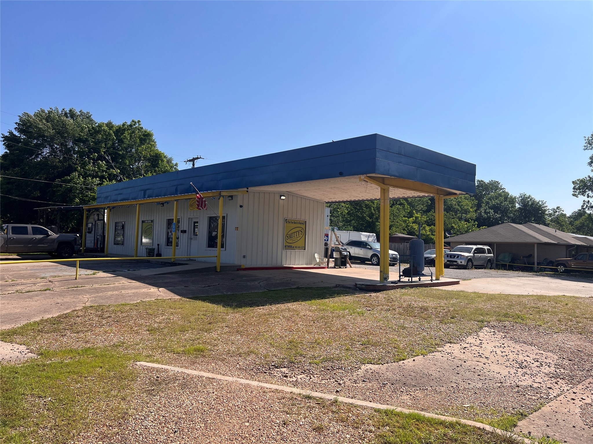 1900 N Center St, Bonham, TX 75418 - MLS 20622023 - Coldwell Banker