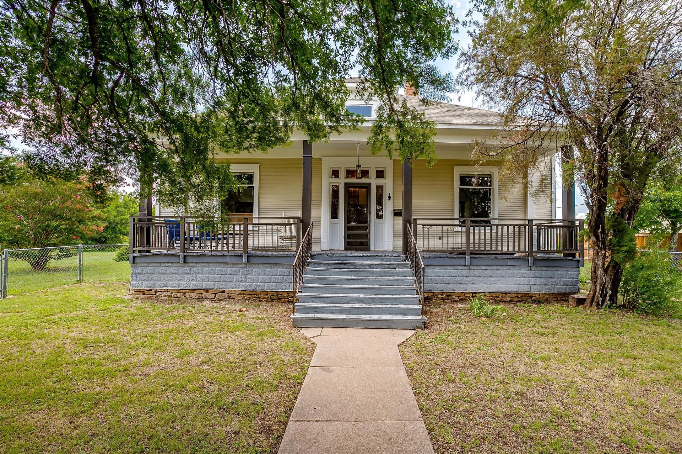 701 S College St, Hamilton, TX 76531 - MLS 20648097 - Coldwell Banker