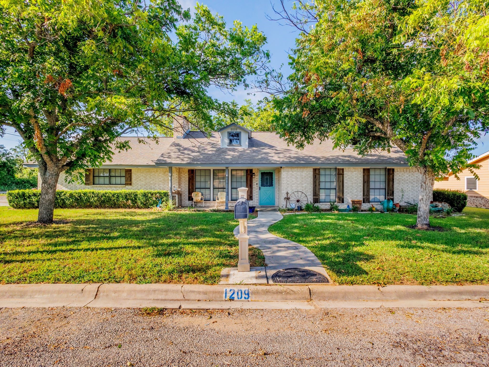 1209 Switzer St, Bangs, TX 76823 - MLS 20660544 - Coldwell Banker