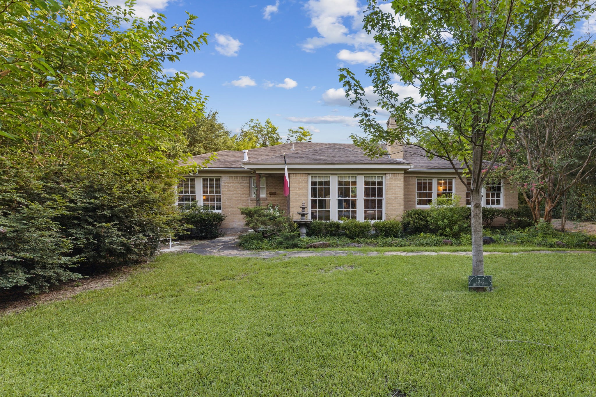 1515 Sereno Dr, Dallas, TX 75218 - MLS 20683886 - Coldwell Banker