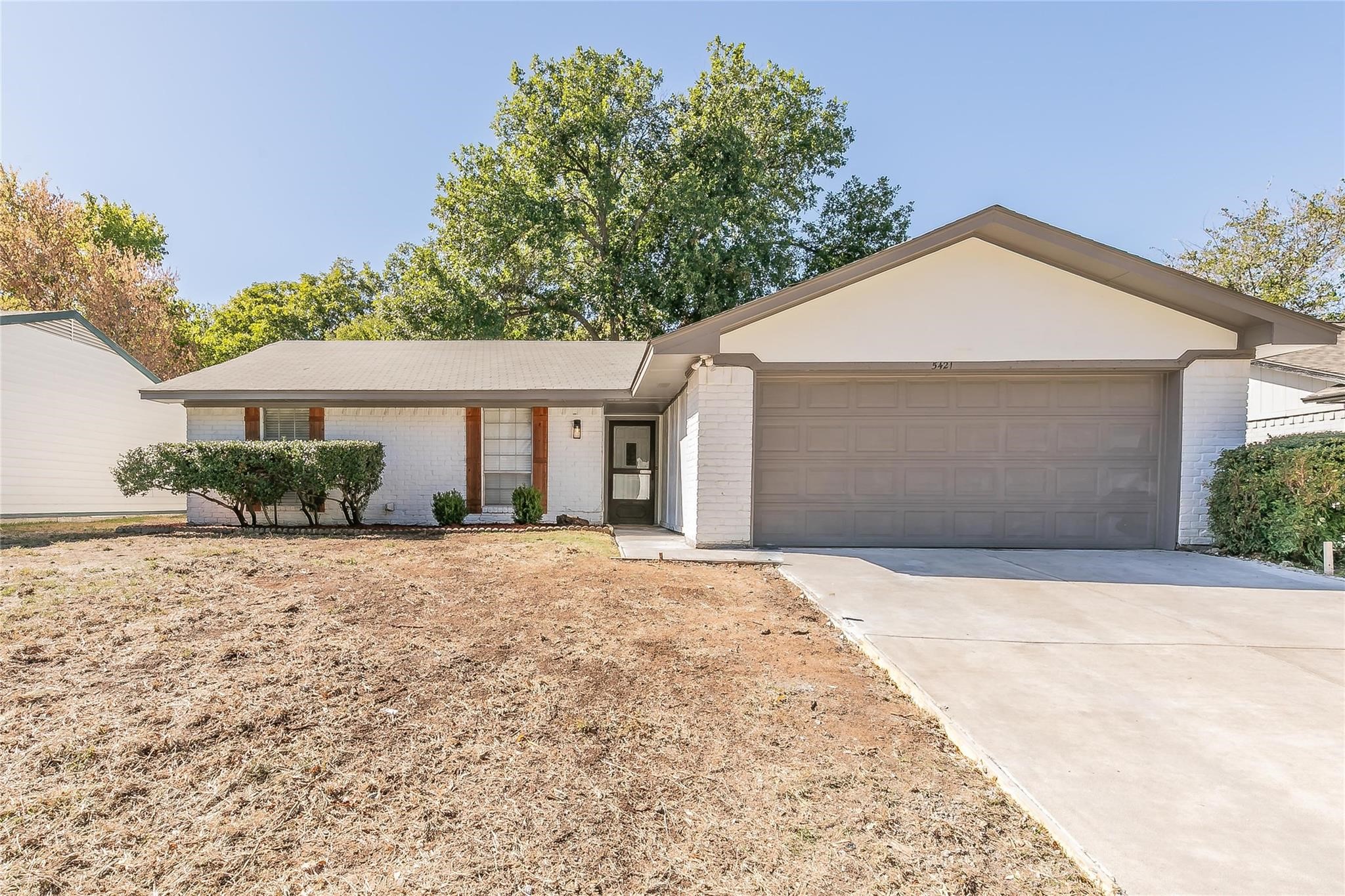 5421 Kings Manor Dr, Lake Dallas, TX 75065 - MLS 20733703 - Coldwell Banker