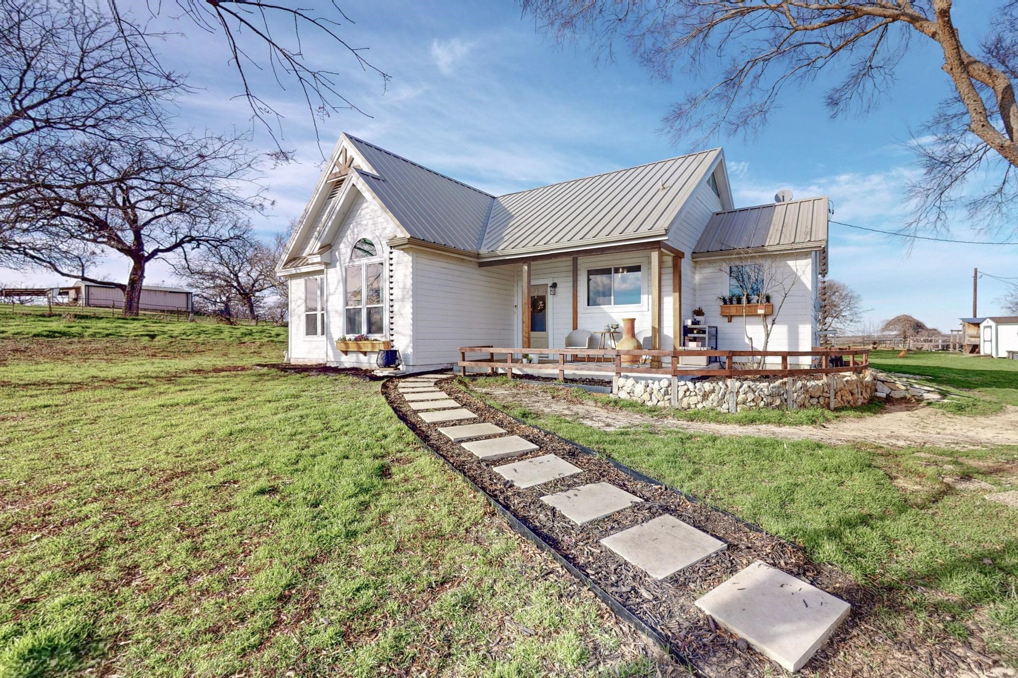 1601 Old Reno Rd, Springtown, TX 76082 - MLS 20816704 - Coldwell Banker