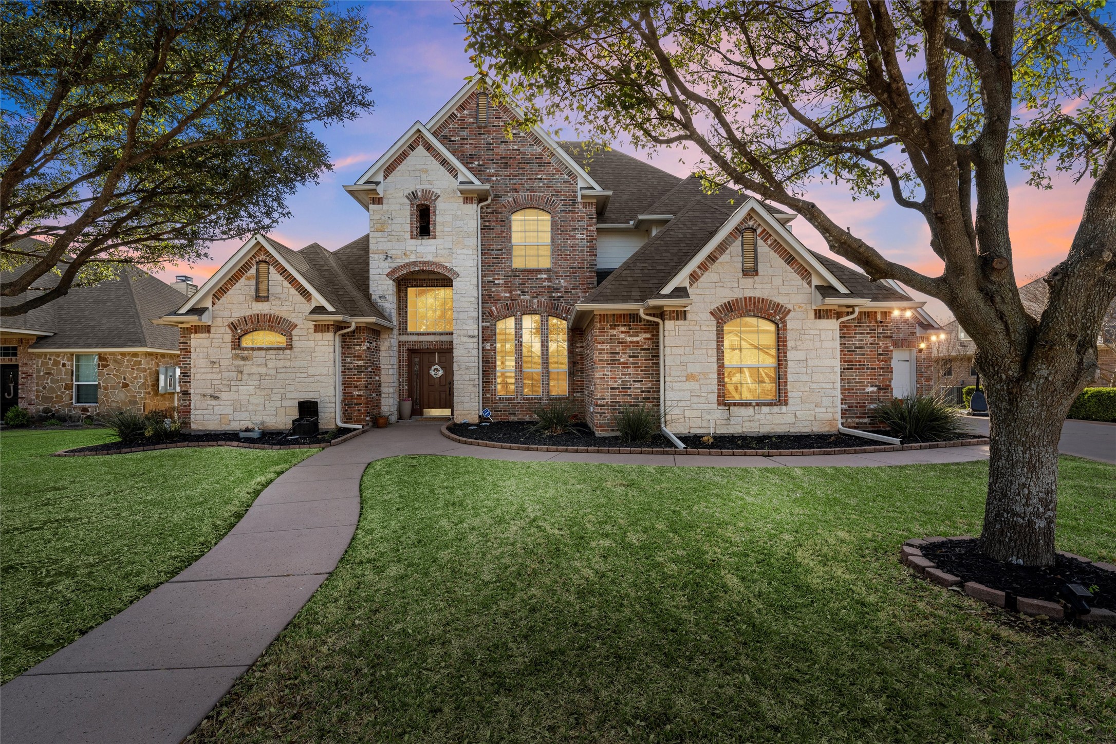 924 Queen Elizabeth Dr, McGregor, TX 76657 - MLS 20876607 - Coldwell Banker