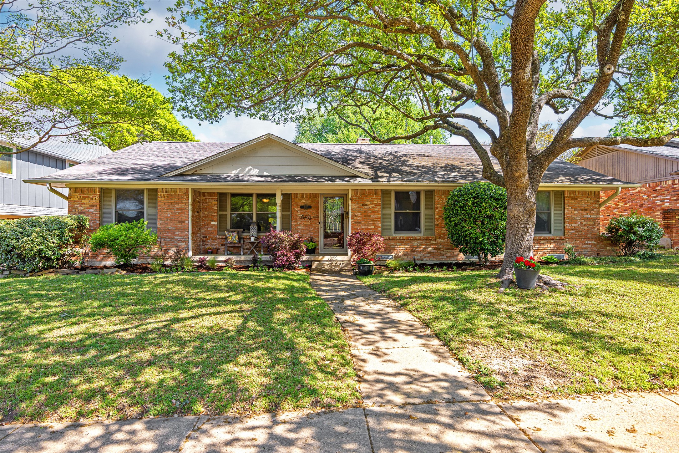 7617 La Sobrina Dr, Dallas, TX 75248 - MLS 20900073 - Coldwell Banker