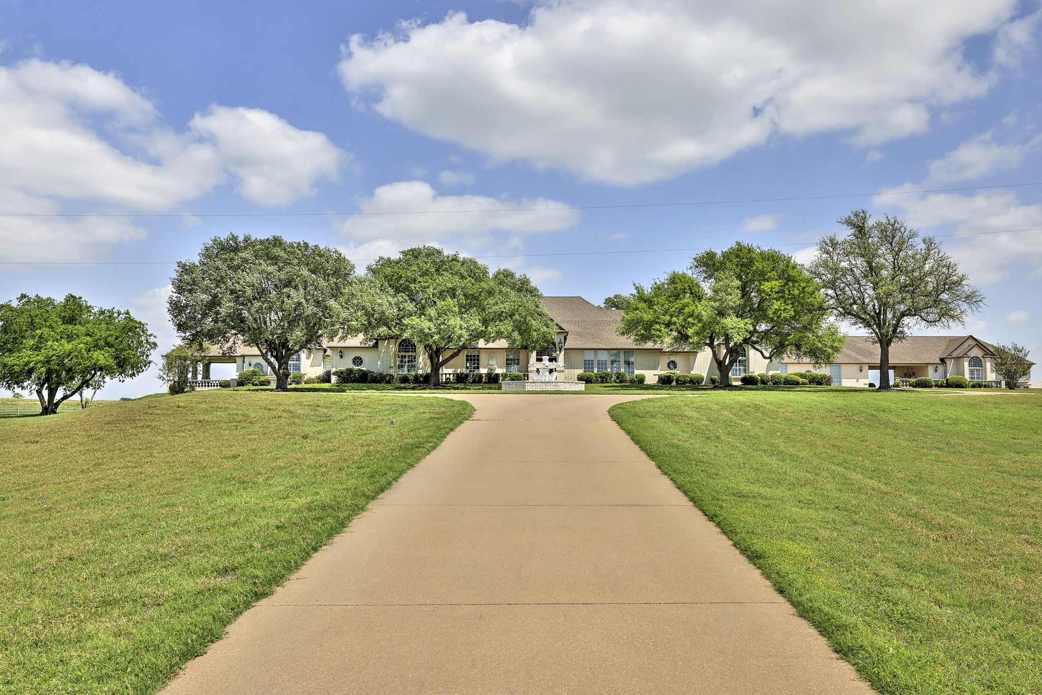 2005 Lakeshore Dr, Cleburne, TX 76033 - MLS 20905951 - Coldwell Banker