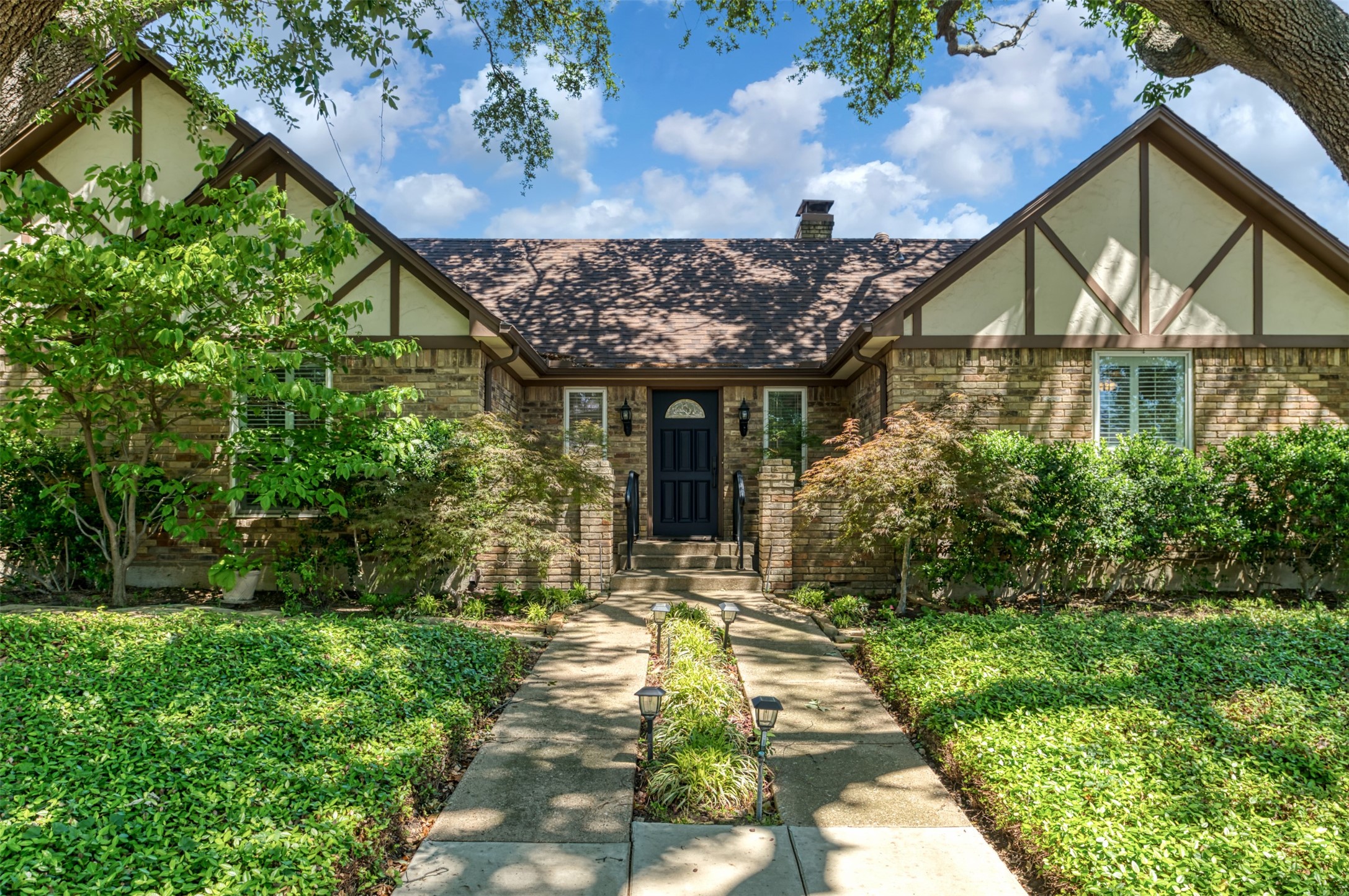 9519 Robin Meadow Dr, Dallas, TX 75243 - MLS 20910498 - Coldwell Banker