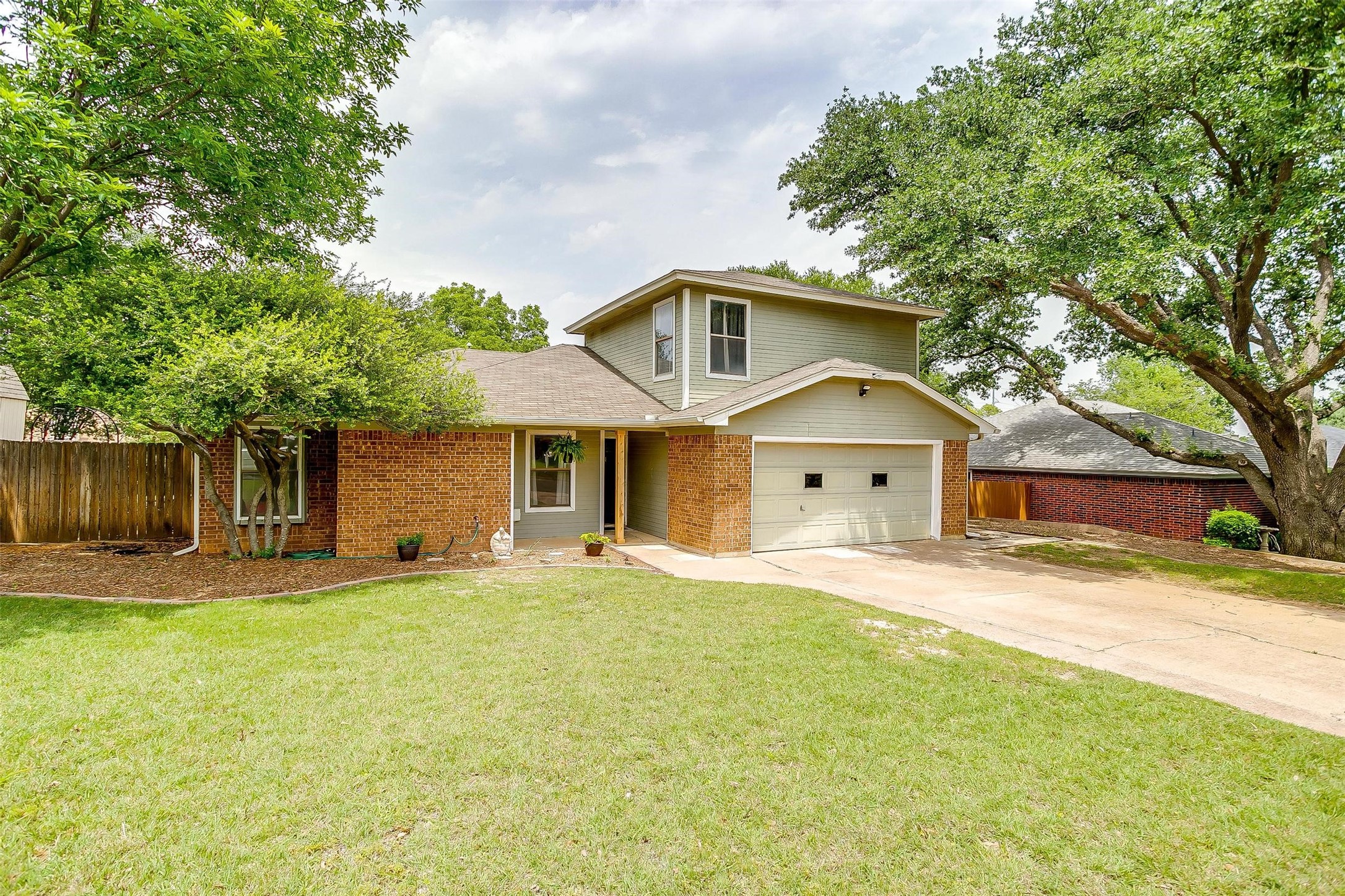 213 NE Timber Ridge Dr, Burleson, TX 76028 - MLS 20921518 - Coldwell Banker