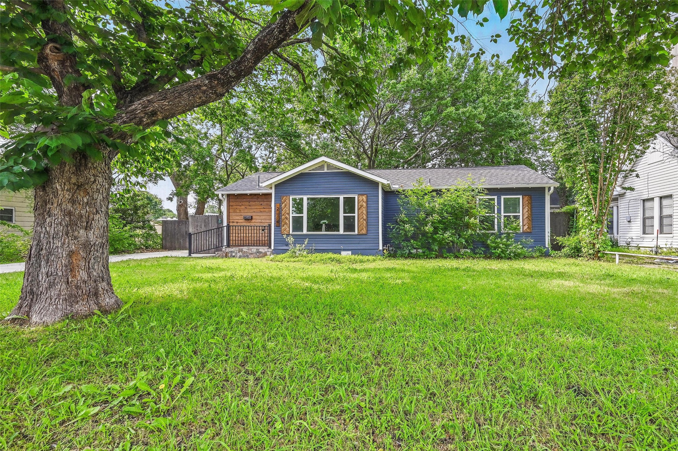 214 Franklin Ave, McKinney, TX 75069 - MLS 20942233 - Coldwell Banker