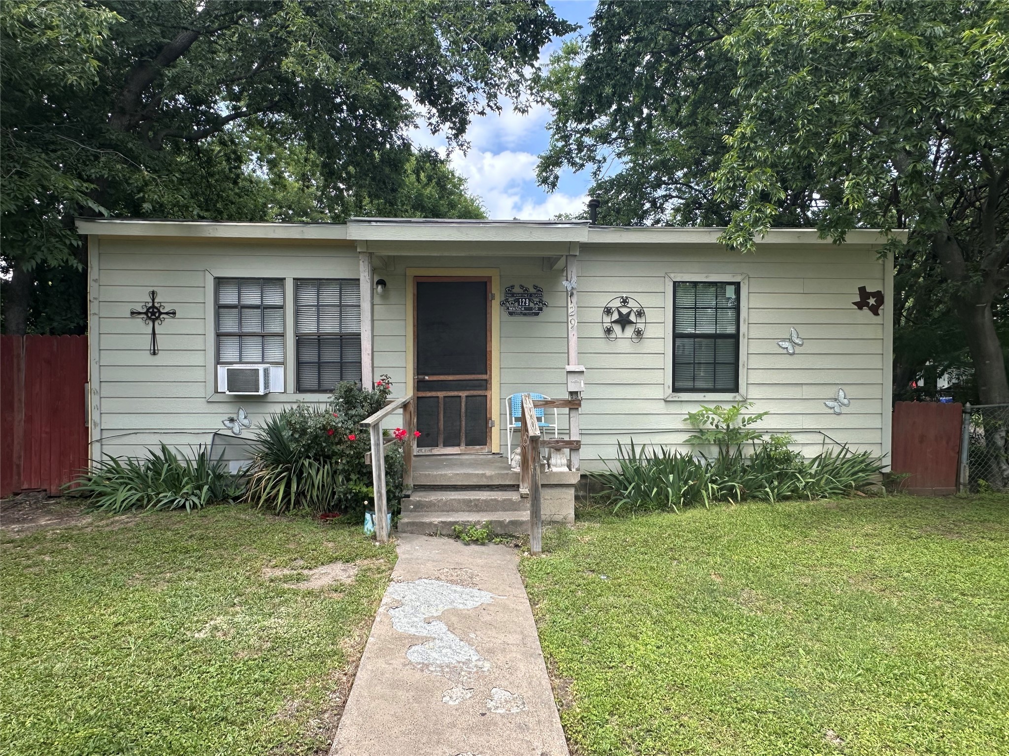 129 E Wanda Dr, Garland, TX 75040 - MLS 20952683 - Coldwell Banker