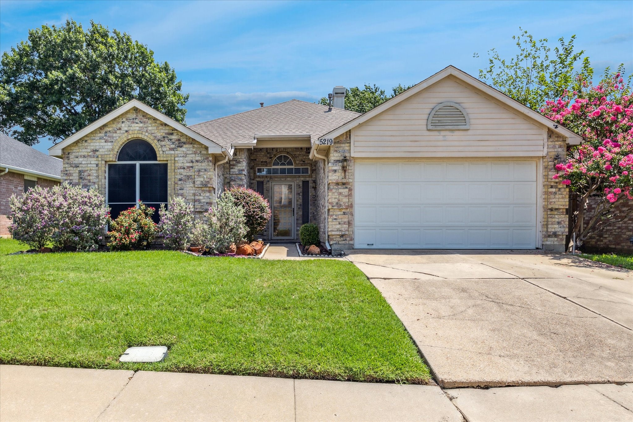 5219 Tennis Villa Dr, Arlington, TX 76017 - MLS 20971717 - Coldwell Banker