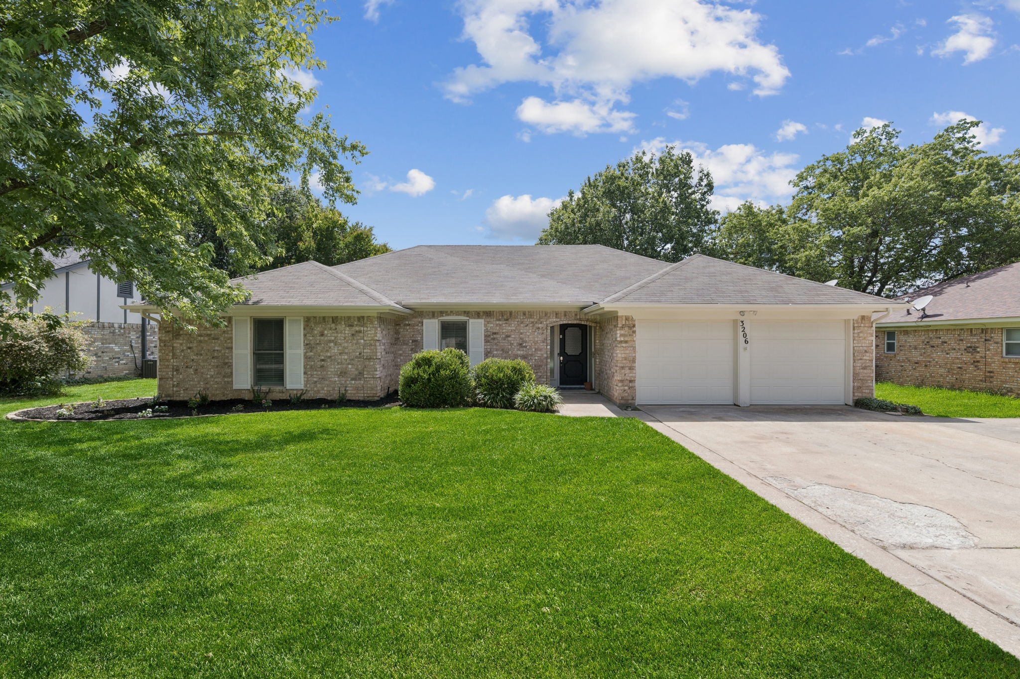 3206 Avon Dr, Arlington, TX 76015 - MLS 20980658 - Coldwell Banker