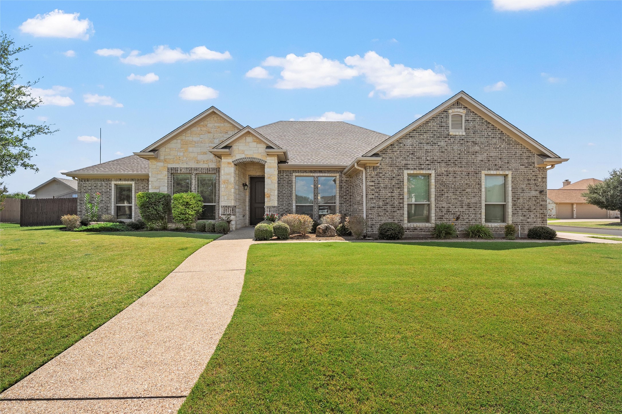 283 Briarleaf Cir, Hewitt, TX 76643 - MLS 21065117 - Coldwell Banker