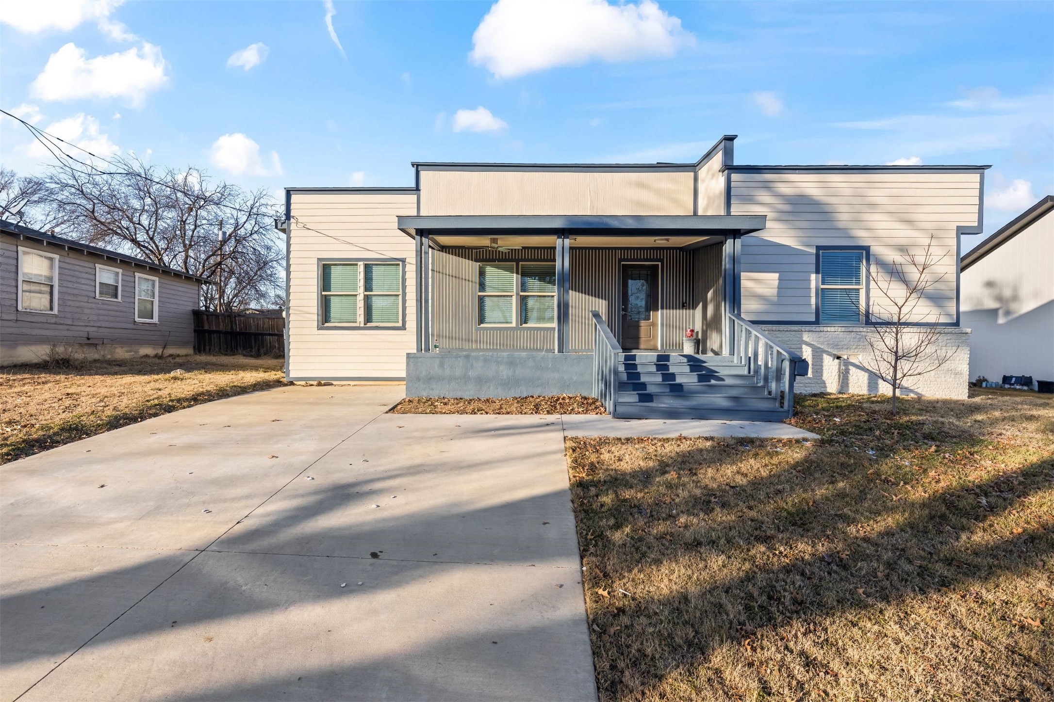 1207 E Russell Ave, Carrollton, TX 75006 - MLS 21170993 - Coldwell Banker
