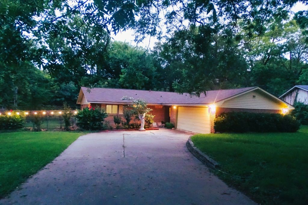 411 Brookwood Dr, Woodway, TX 76712 - MLS 228845 - Coldwell Banker