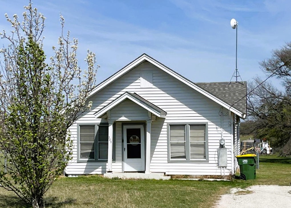 305 S Fair Park St, Riesel, TX 76682 - MLS 229005 - Coldwell Banker