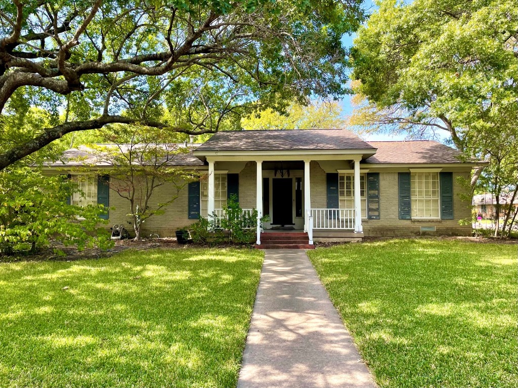 10165 Coveridge Dr, Dallas, TX 75238 - MLS 20198791 - Coldwell Banker