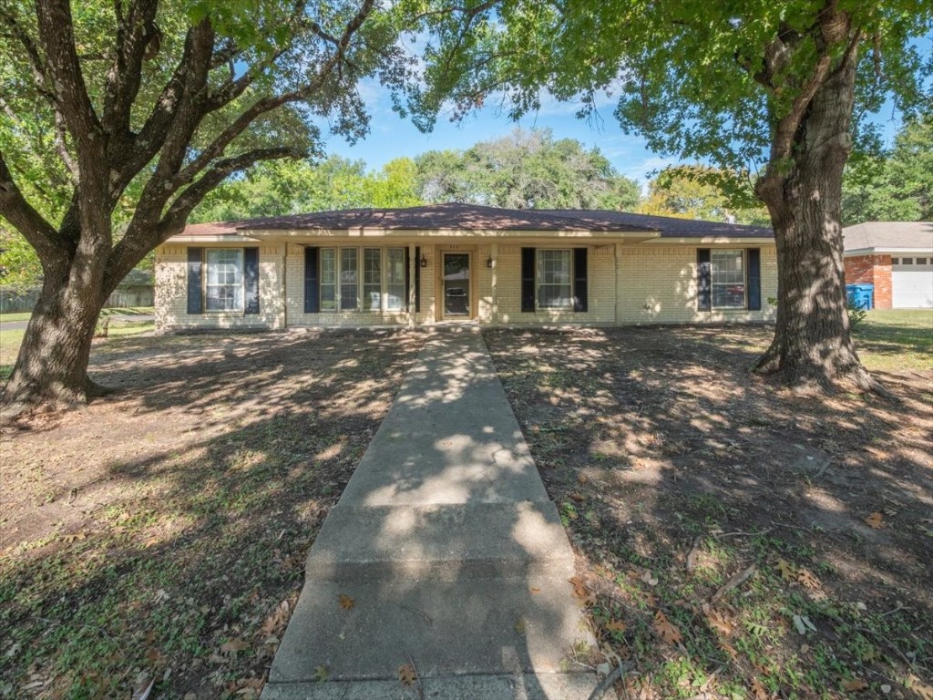 308 Forrest Ln, Corsicana, TX 75110 - MLS 20199863 - Coldwell Banker