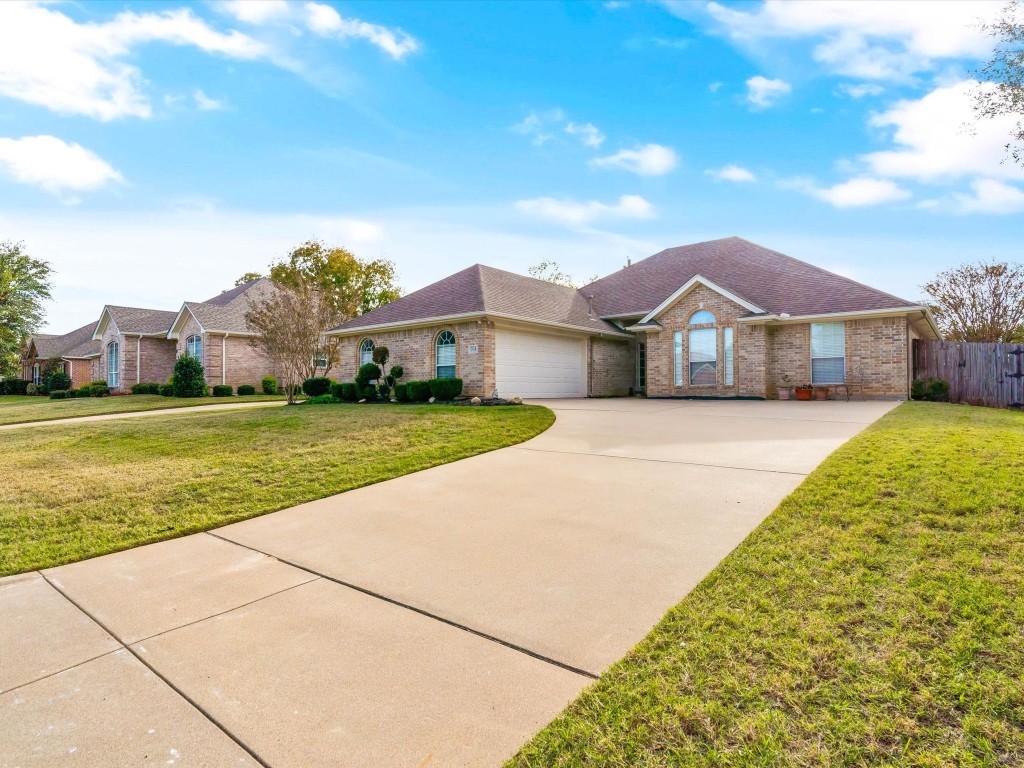 704 Brandon Dr, Cleburne, TX 76033 - MLS 20208922 - Coldwell Banker