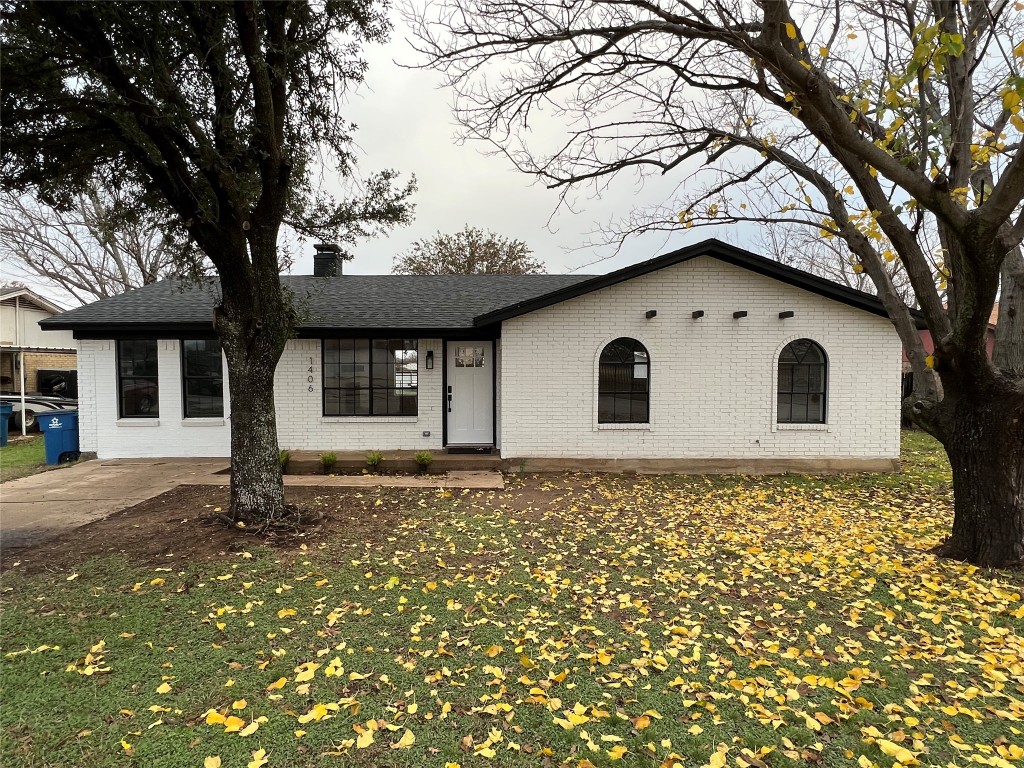 1406 Royal Ln, Cisco, TX 76437 - MLS 20221703 - Coldwell Banker