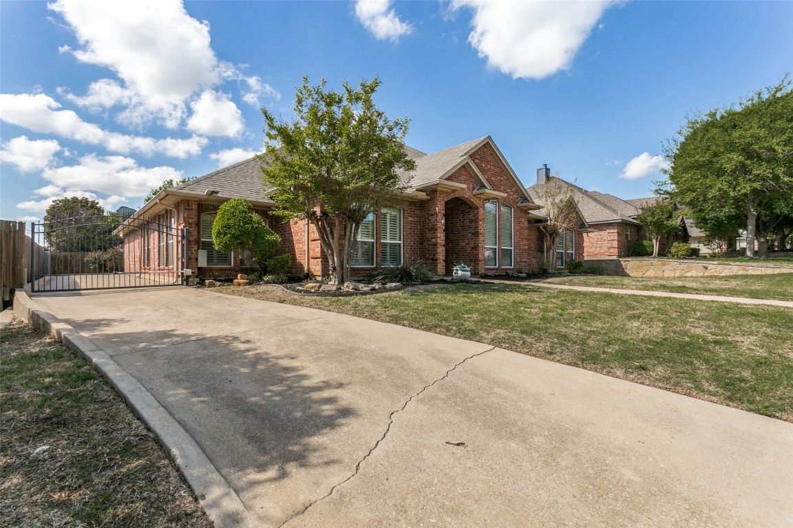 109 Bremen Dr, Hurst, TX 76054 - MLS 20285779 - Coldwell Banker