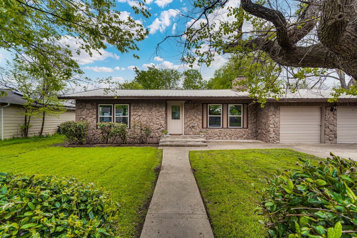 511 Bales St, Cleburne, TX 76033 - MLS 20292077 - Coldwell Banker