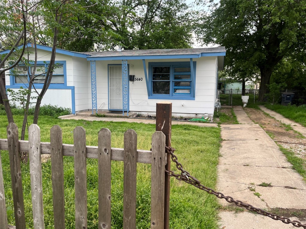 5640 Lester Granger Dr, Fort Worth, TX 76112 - MLS 20301541 - Coldwell ...