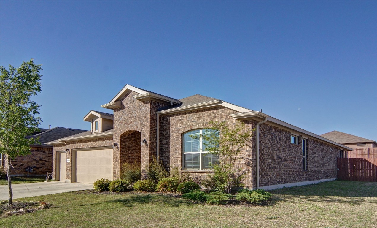 1401 El Cerrito Ln, Cleburne, TX 76033 - MLS 20302073 - Coldwell Banker