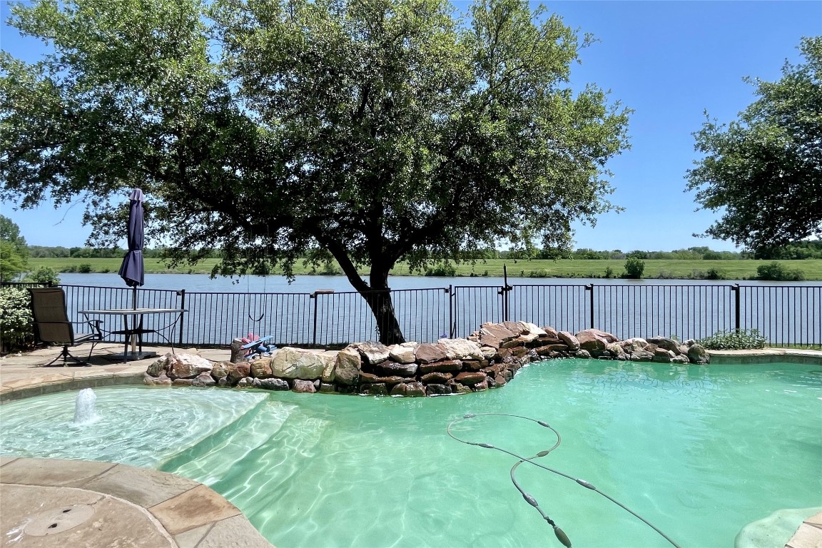 8710 Broken Point Dr, Irving, TX 75063 - MLS 20307135 - Coldwell Banker
