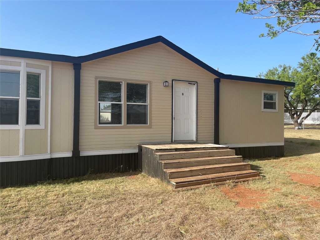 106 Pueblo Ave, Tye, TX 79563 - MLS 20360377 - Coldwell Banker