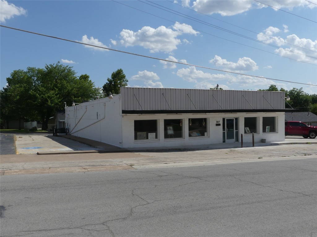307 W Main St, Decatur, TX 76234 - MLS 20372433 - Coldwell Banker